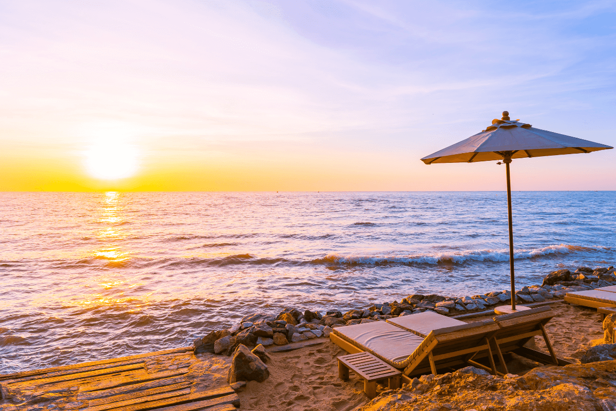 Descubra como escolher ombrelones para praia